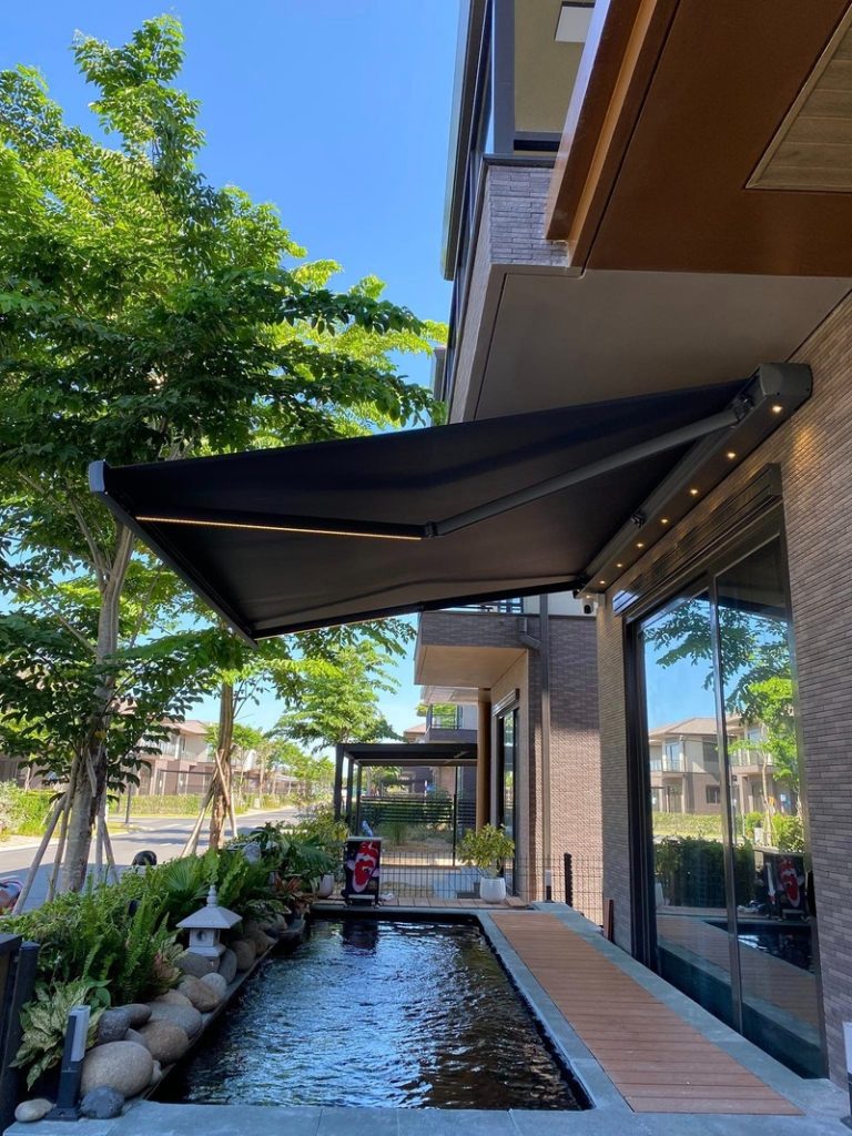 Cấu tạo bạt che mưa tay quay